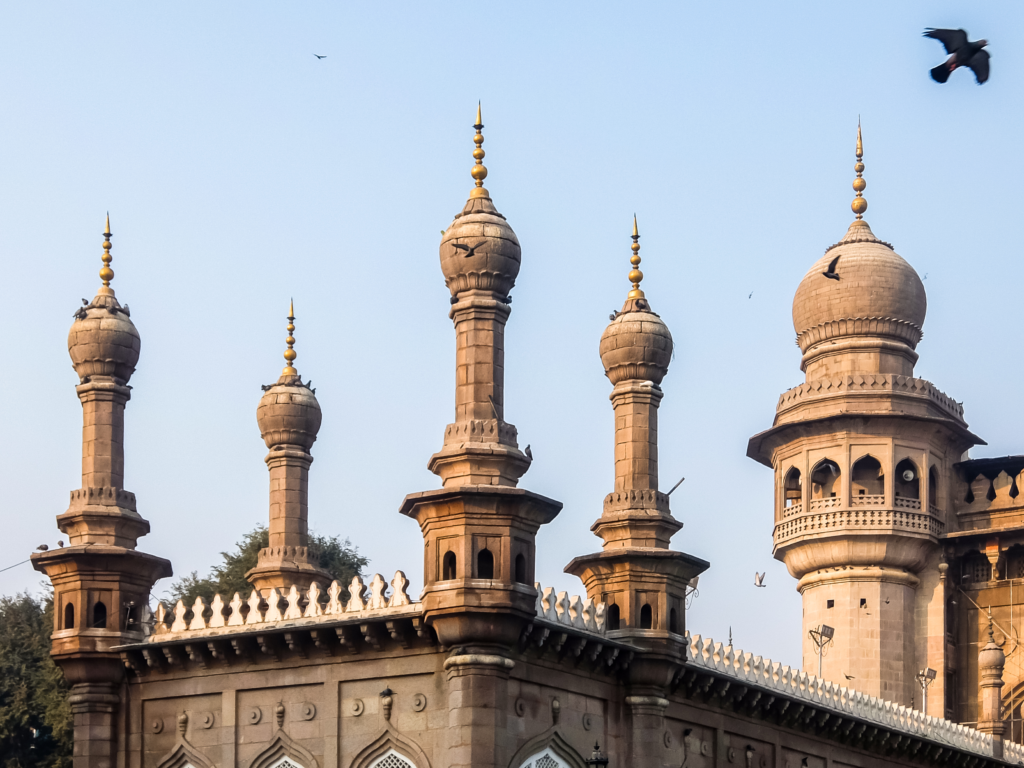Indo-Islamic architecture: List of 10 historical Mosques in India