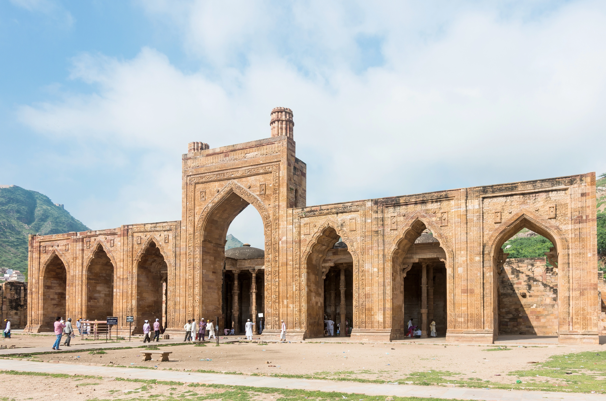 Indo-Islamic architecture: List of 10 historical Mosques in India